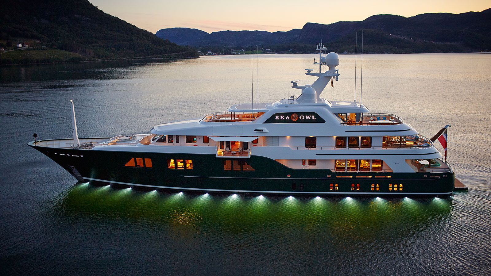 Sea Owl - the highly complex, custom 62m Feadship captures yachting's ...
